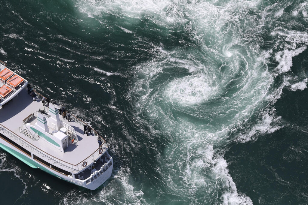 Naruto whirlpools (Naruto no Uzushio) are very powerful!