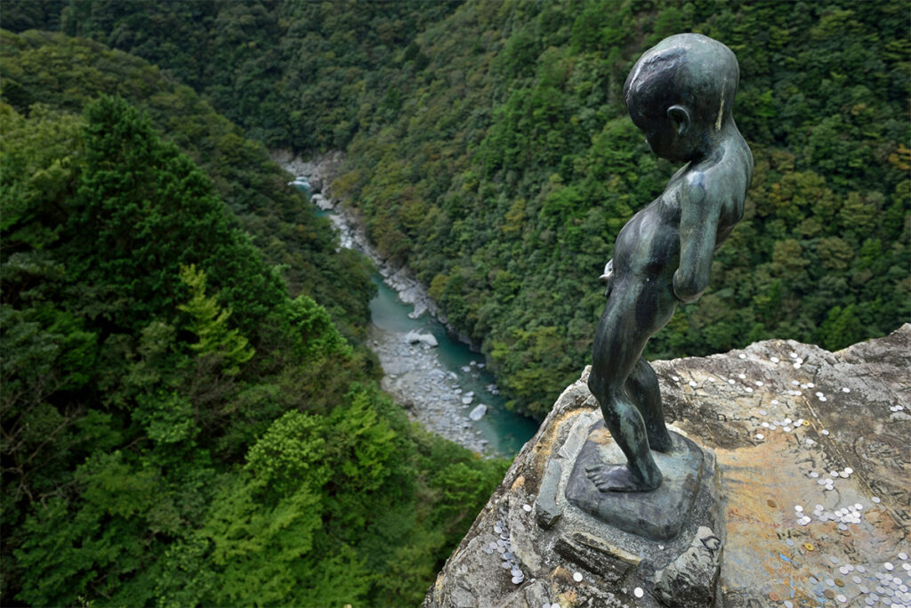 Thrilling! Iya-no-Kazura Bridge(Vine Bridge) in Tokushima