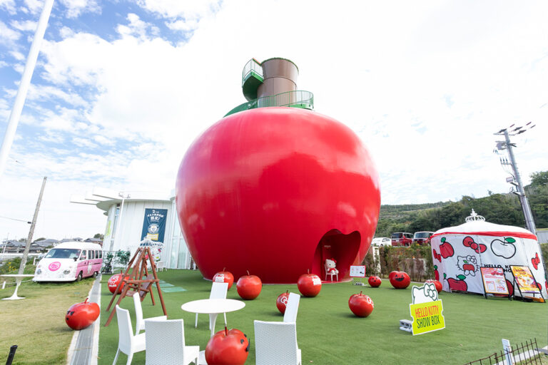 Hello Kitty Resort! AWAJI HELLO KITTY APPLE LAND