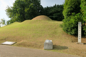 What is kofun? - It is an ancient Japanese tomb.