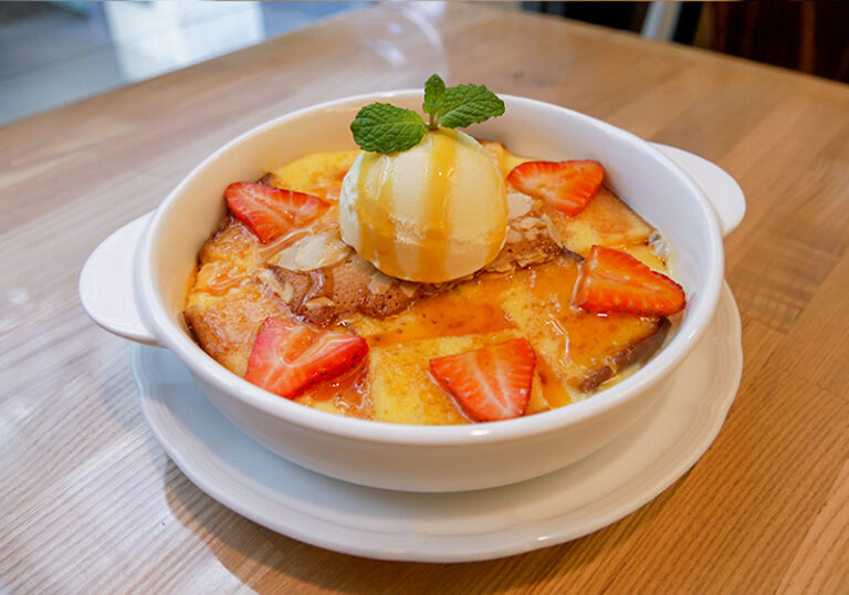 "Castella Ginso" - Retro and cute Castella café in Osaka.