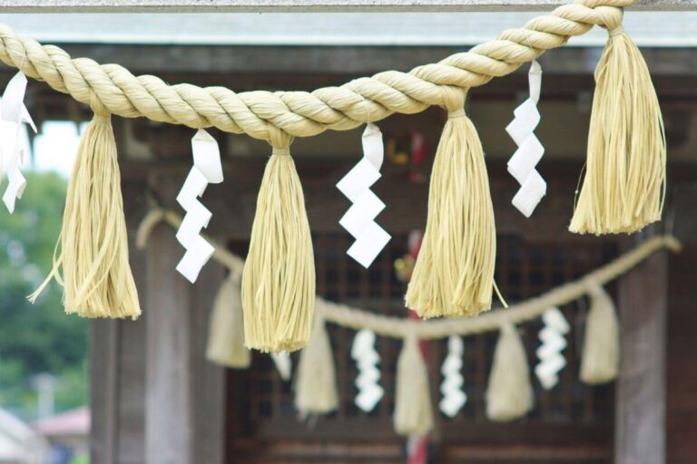 What is Shimenawa? The Role of Japan's Traditional Decorations